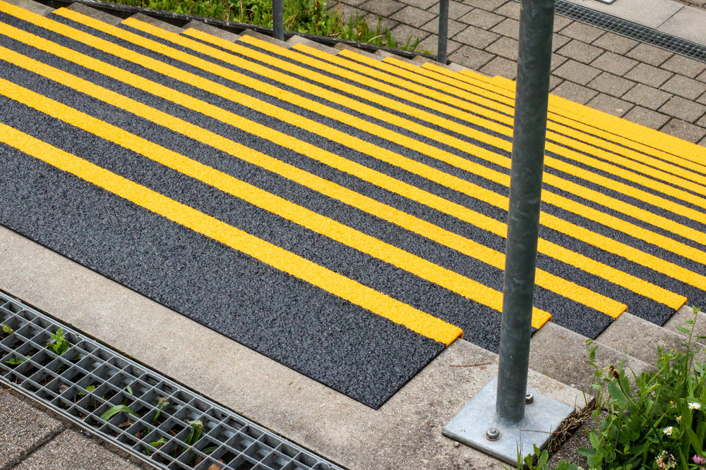 Anti-slip edge profile GRP, extra strong, black, front yellow, W 2500 mm