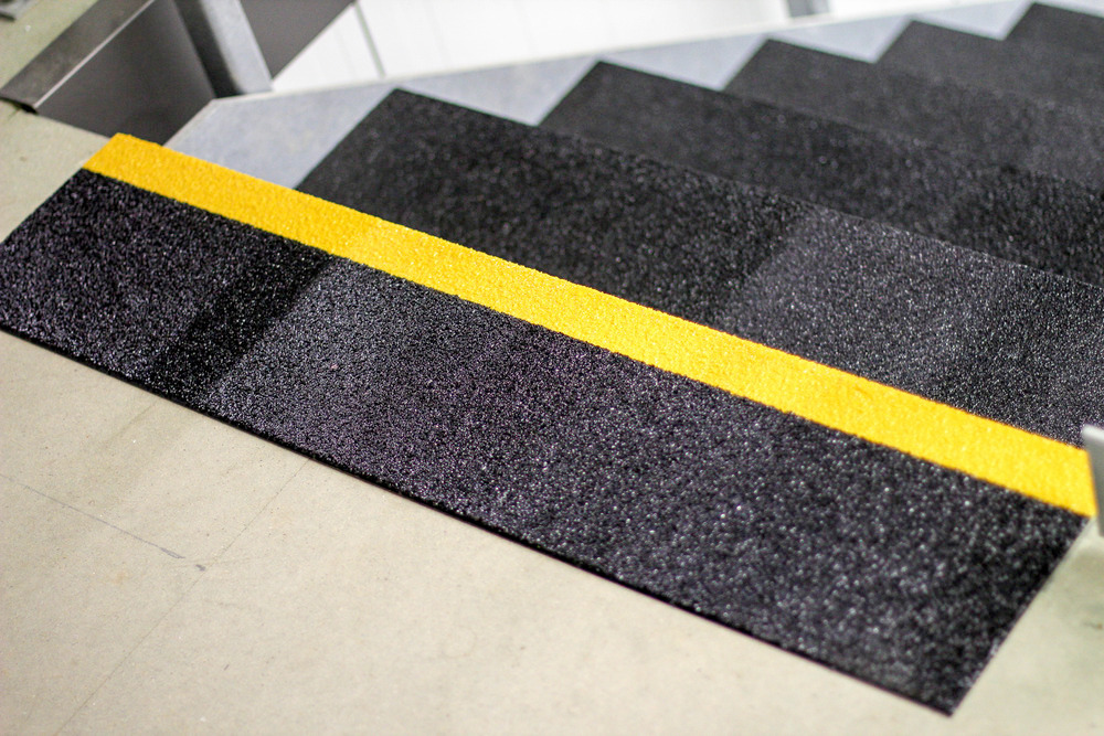Anti-slip edge profile GRP, medium, black, front yellow, W 800 mm