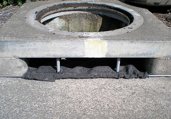 Curb Catch Basin Insert - Absorbs Sediment - Lightweight - 24"-30" Wide ...