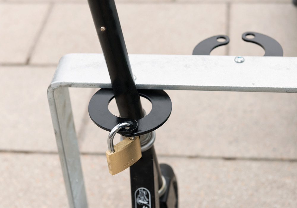 Posteggio in acciaio per monopattino, con posto per 5 monopattini ...