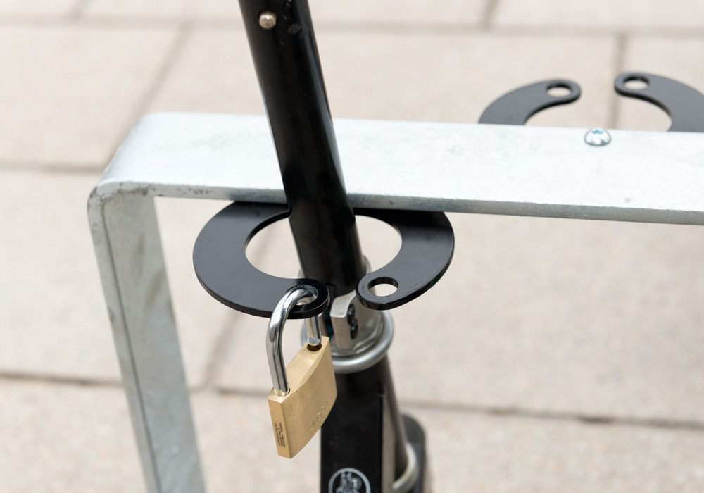 Posteggio in acciaio per monopattino, con posto per 5 monopattini ...